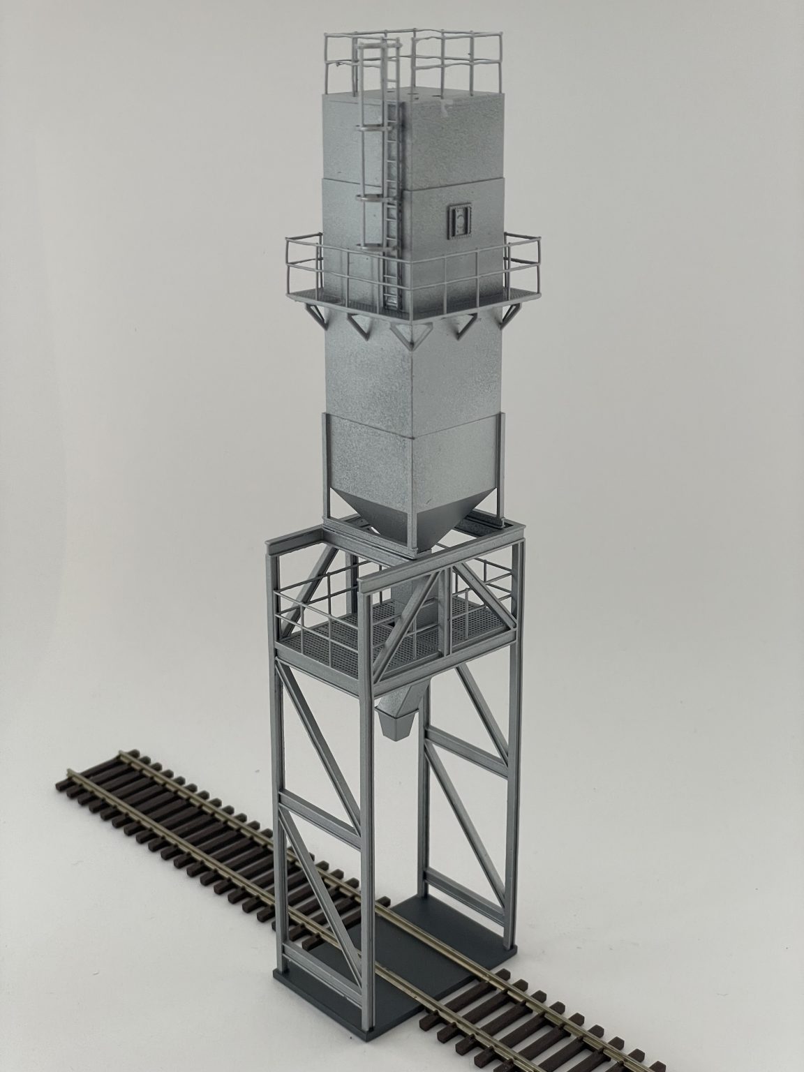 Modern 40 ton Surge Hopper / Loader – Tully Models