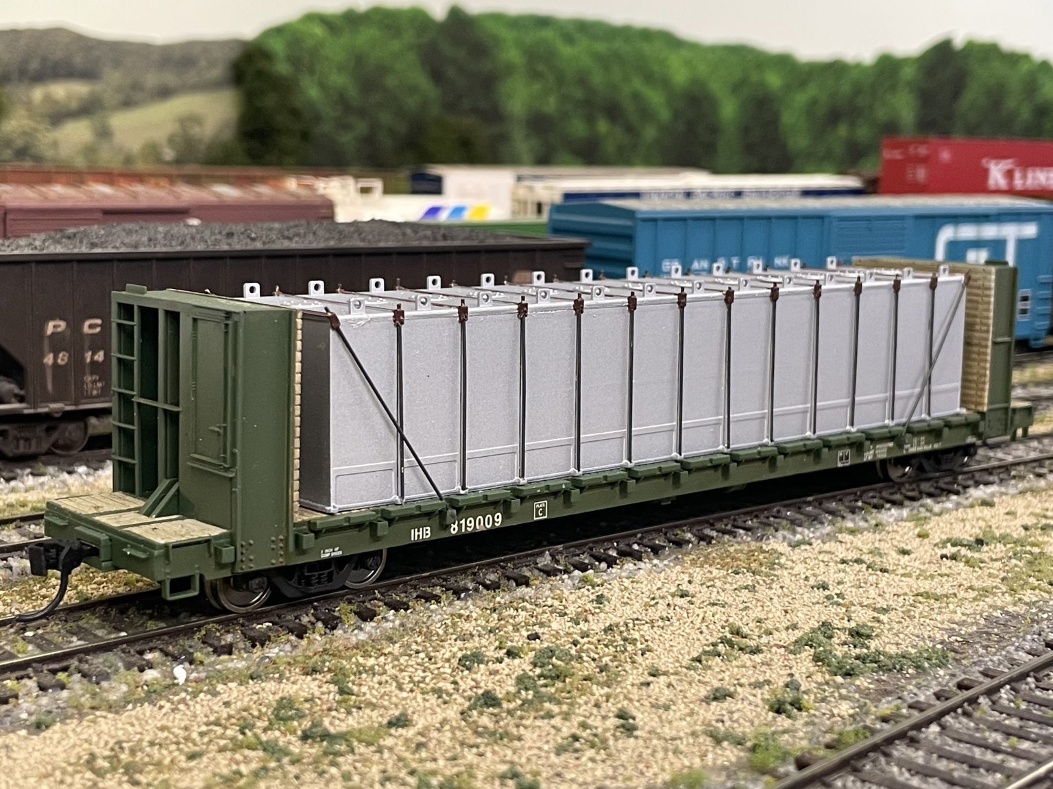 DuPont Dry Chemical Tote Load for Bulkhead Flat Car – Tully Models