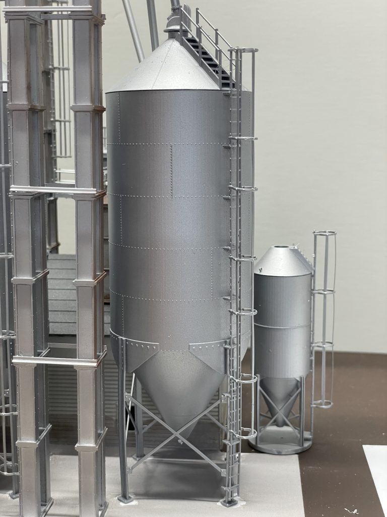 15′ Hopper Bottom Feed Bin – Tully Models