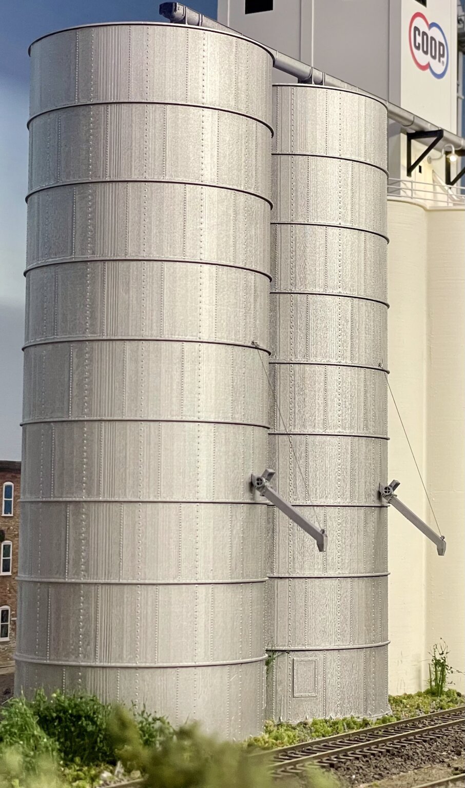 Columbian Twin 24′ x 70′ Silo Kit (An Everything’s In The Box Kit) – Tully Models